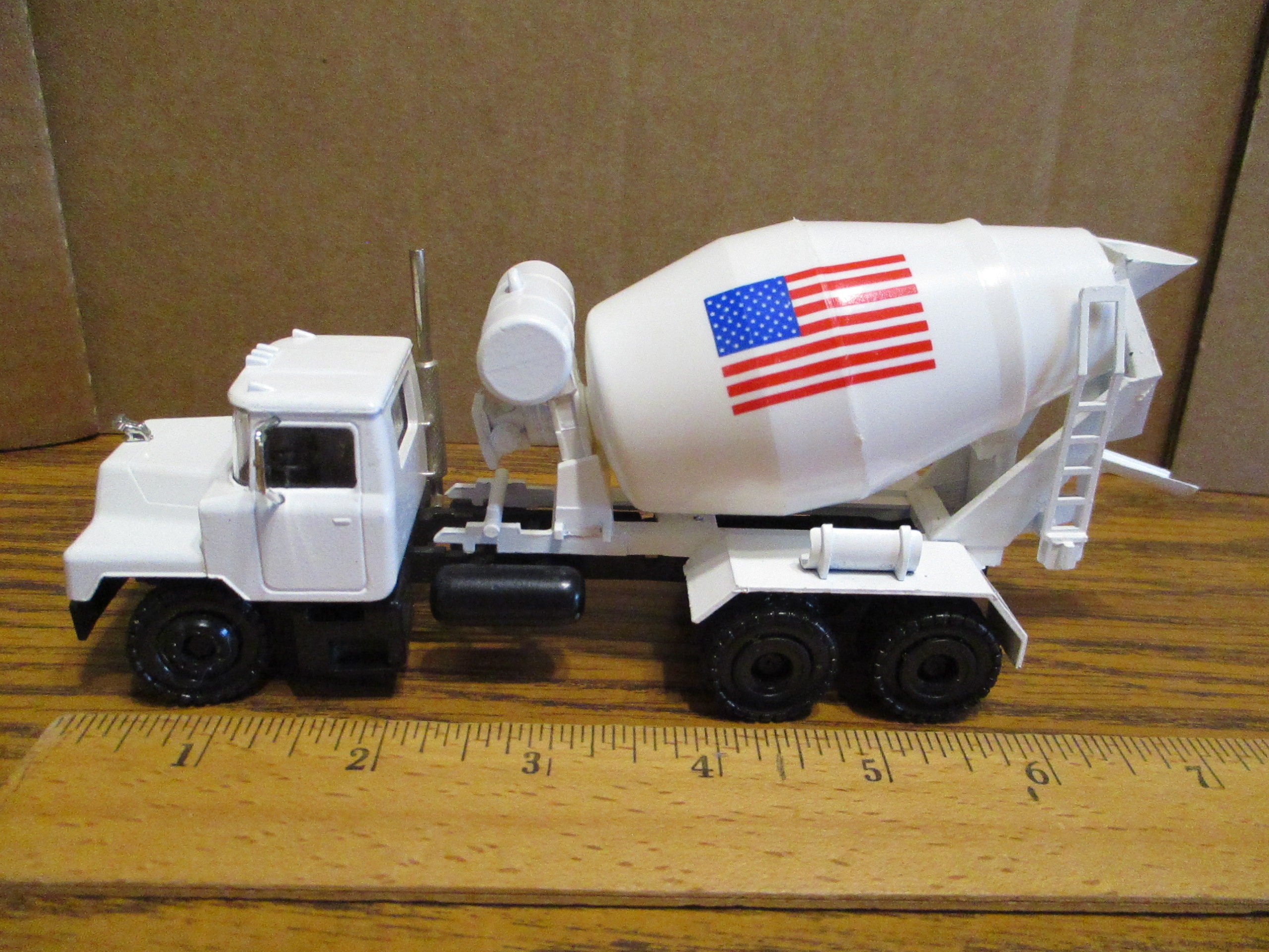 Conrad 3644 EVANS Concrete Cement Mixer Mack Truck Die Cast Metal White ...