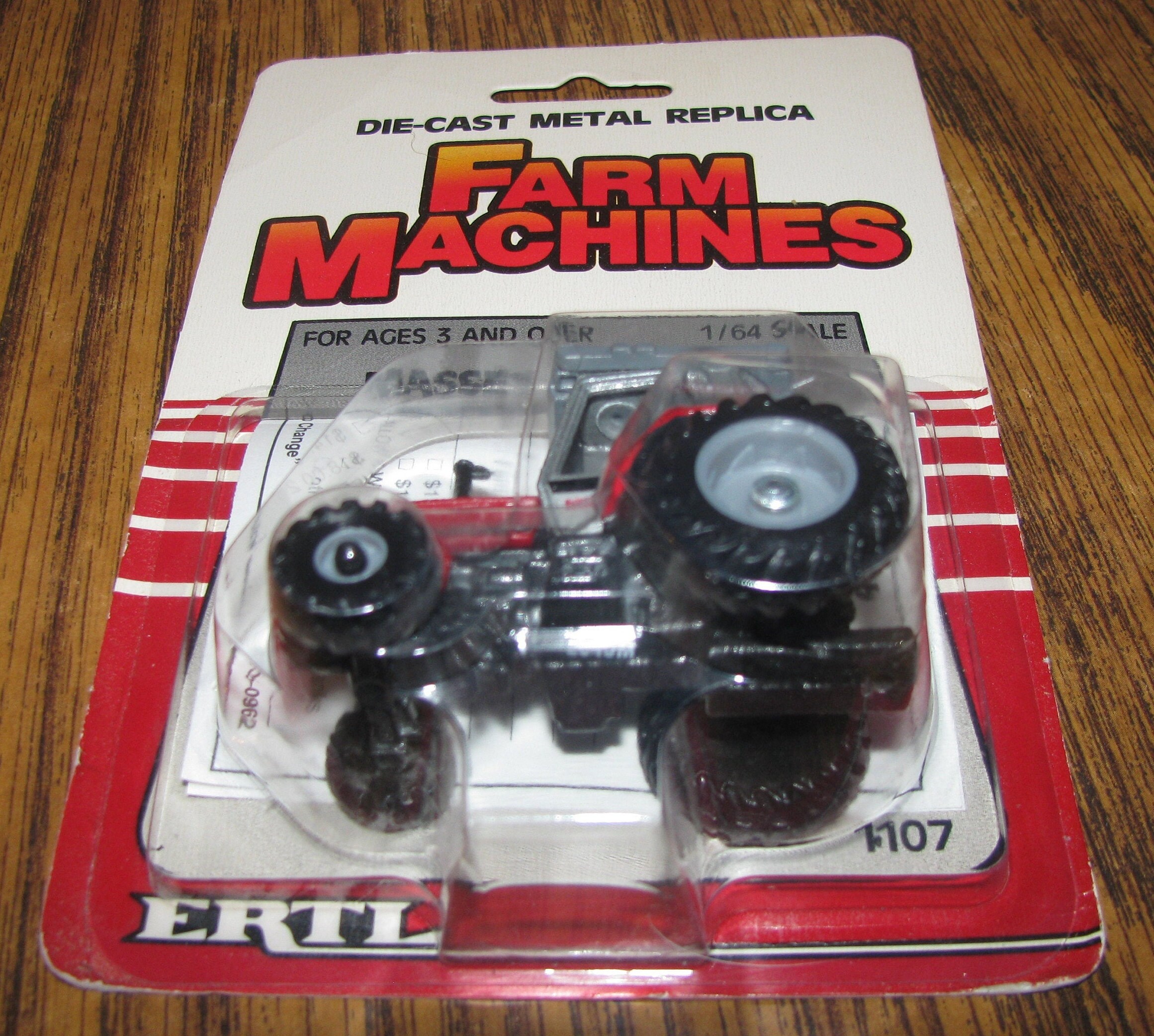 Massey Ferguson 3070 Row Crop Tractor With Cab & FWDA 1/64 ERTL Toy 1107 Die Cast Metal ...