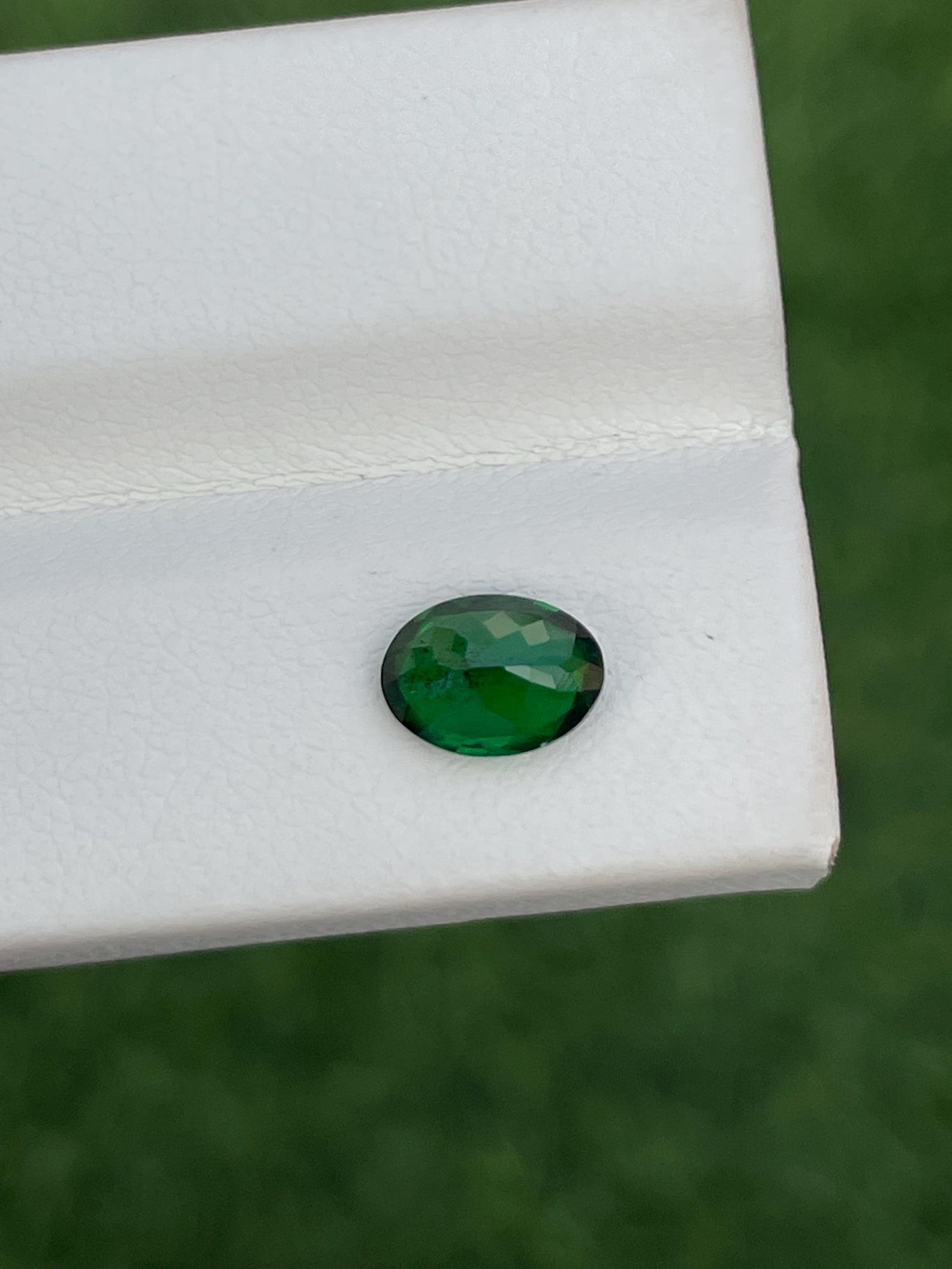 Piedra preciosa suelta de granate verde tsavorita natural, forma ...