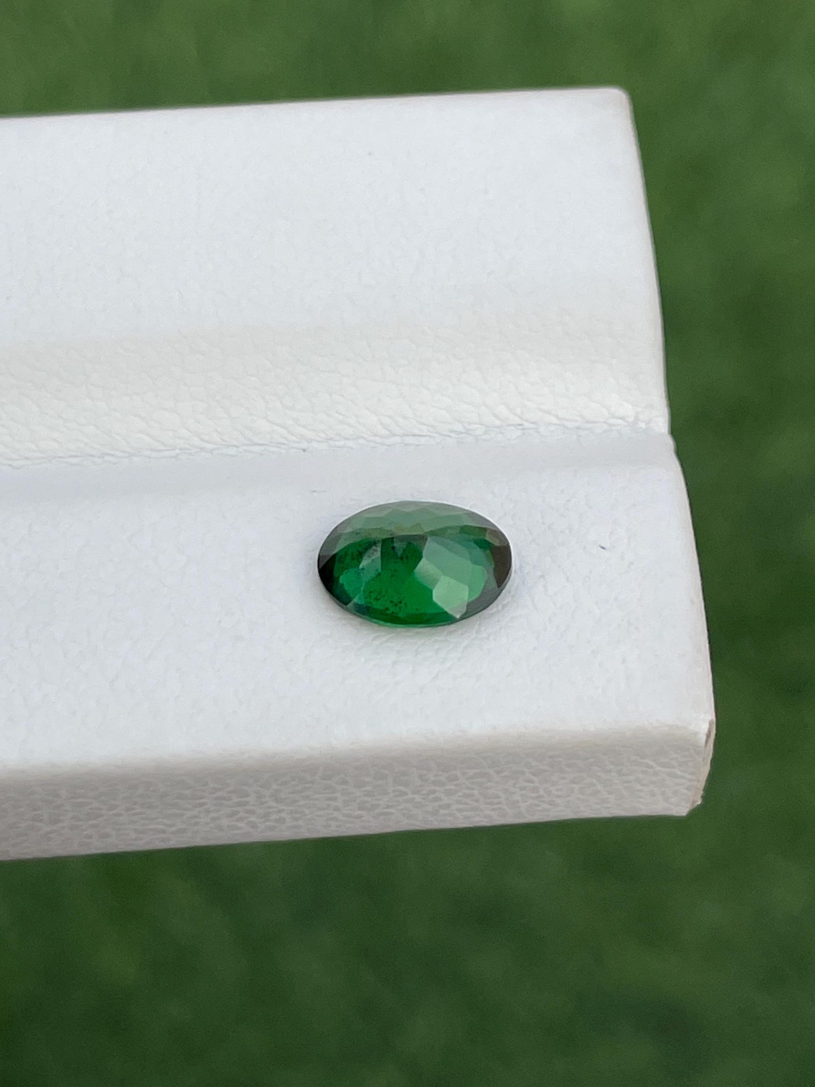 Piedra preciosa suelta de granate verde tsavorita natural, forma ...