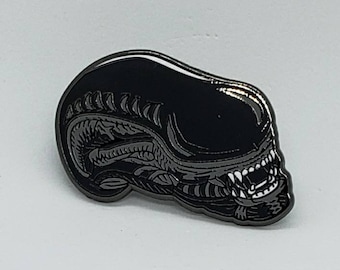 Xenomorph Enamel Pin | Alien Spirit Animal | Monster Lapel Pin - Etsy