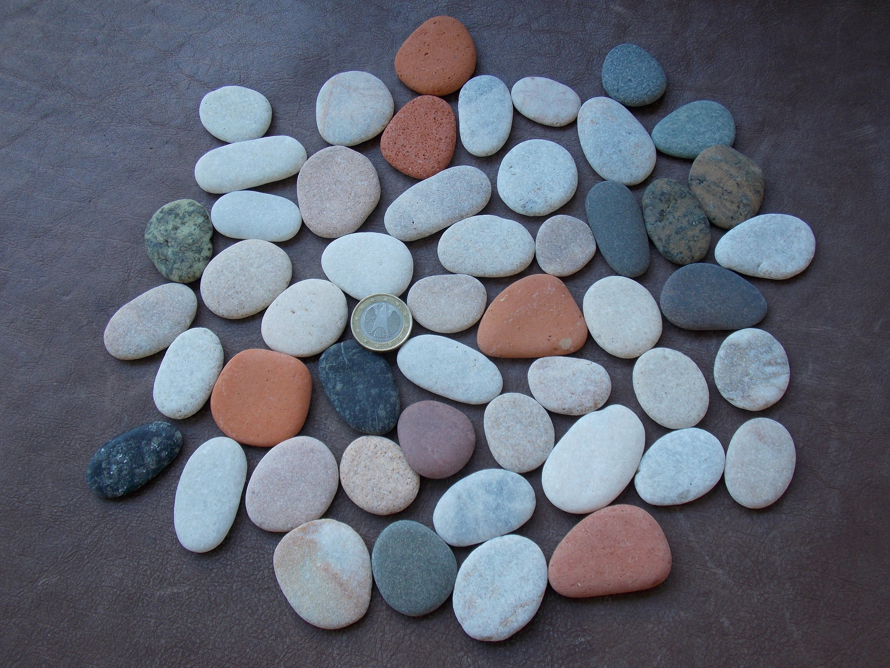 50 Flat Smooth Oval & round Colourful beach stones for pebble | Etsy