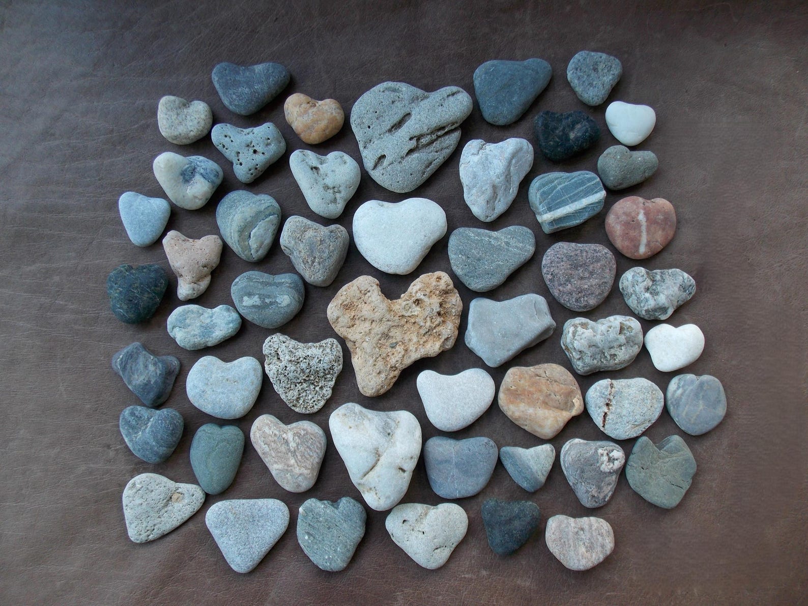 50 Big Love Stones; Natural Heart Shaped Sea Rocks; Beach Wedding Decor ...