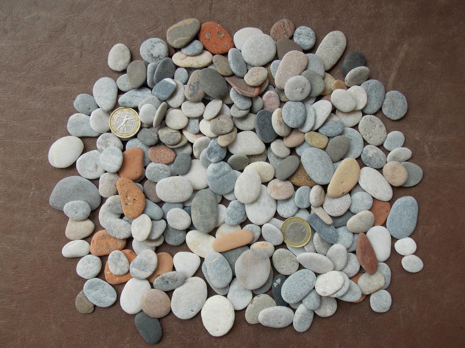 250 Assorted Flat Sea Stones for Pebble Art; Small Craft Stones; Smooth ...