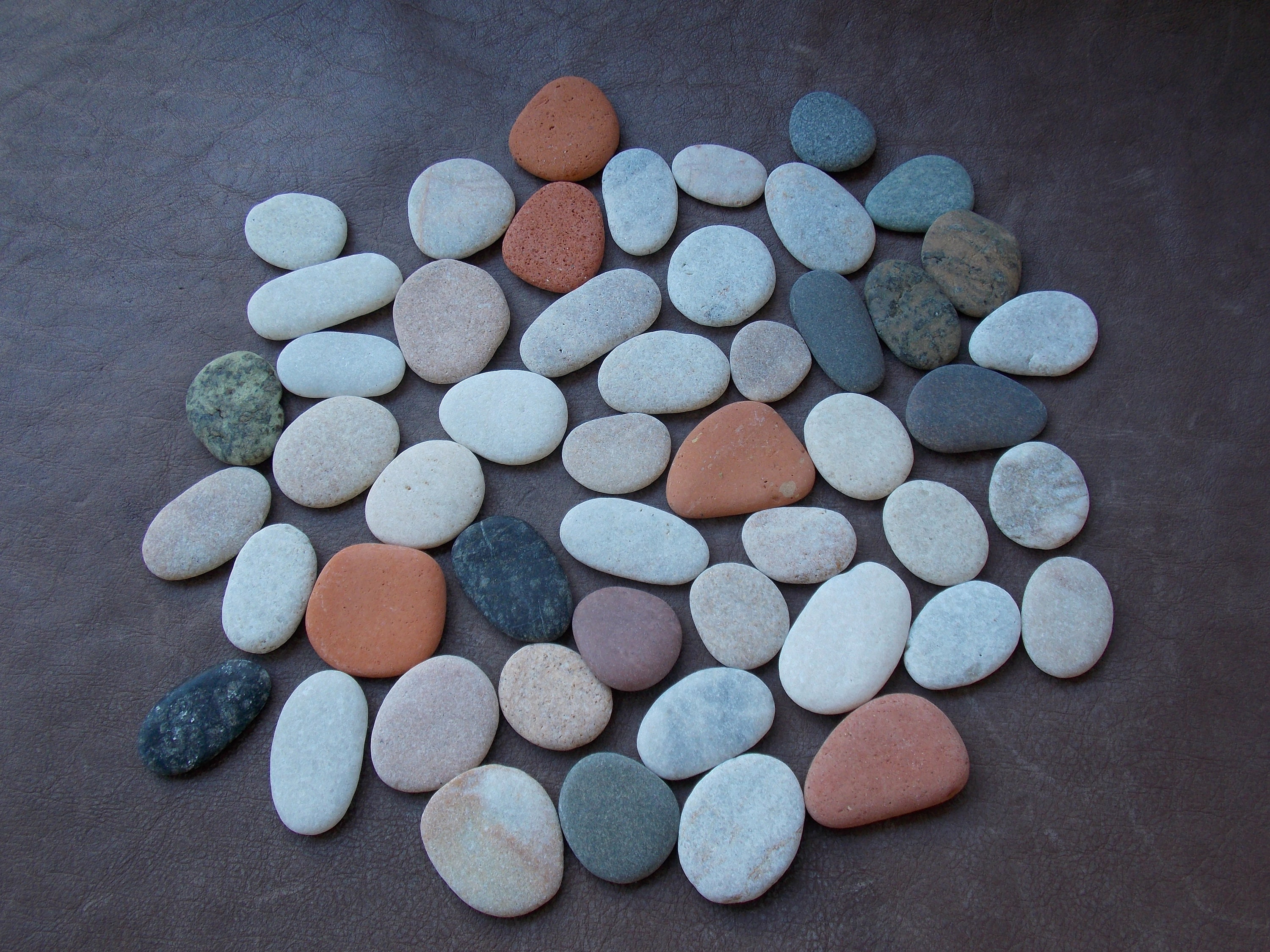 50 Flat Smooth Oval & round Colourful beach stones for pebble | Etsy