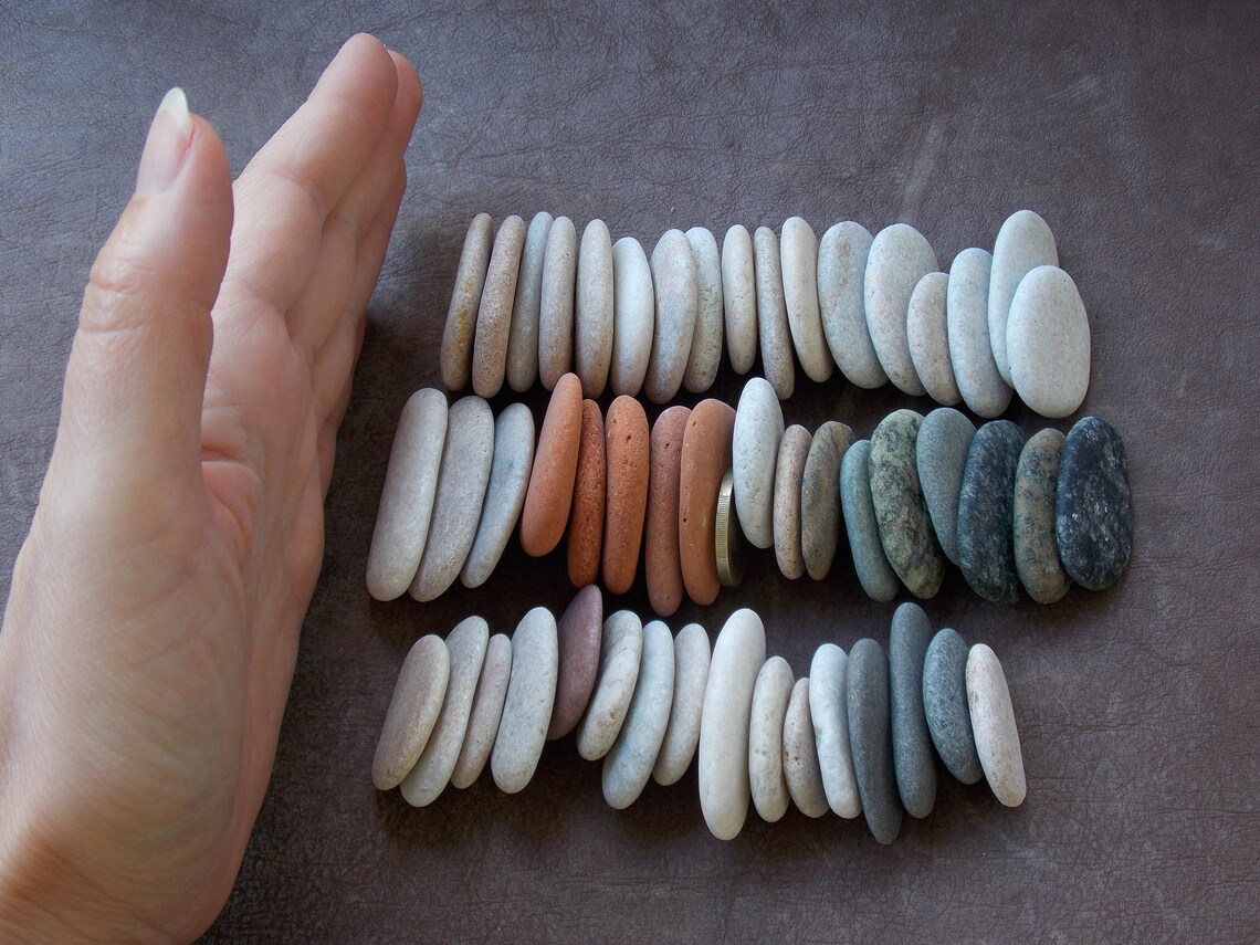 50 Flat Smooth Oval & round Colourful beach stones for pebble | Etsy