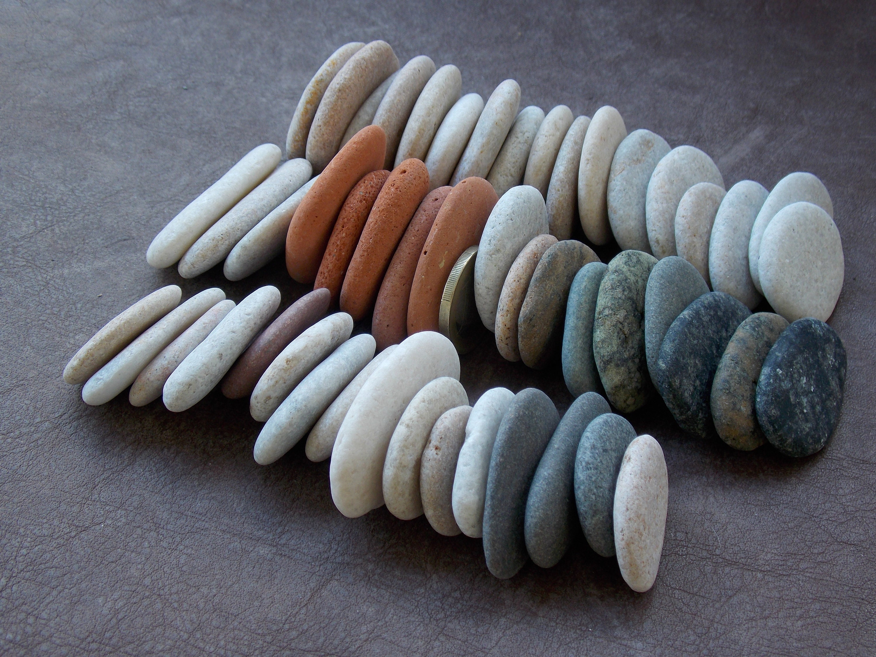 50 Flat Smooth Oval & round Colourful beach stones for pebble | Etsy