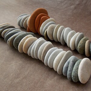 50 Flat Smooth Oval & Round Colourful Beach Stones for Pebble Art and ...