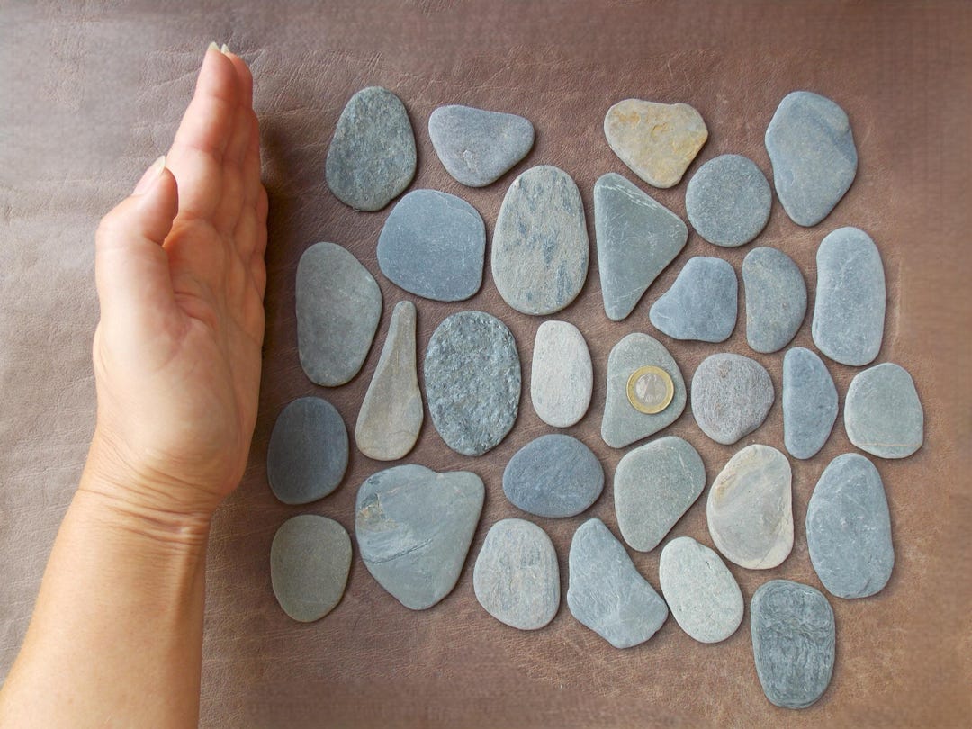 30 Flat Slate Beach Pebbles: Pebble Art, Mosaic, Aquarium Decor (4-7cm ...