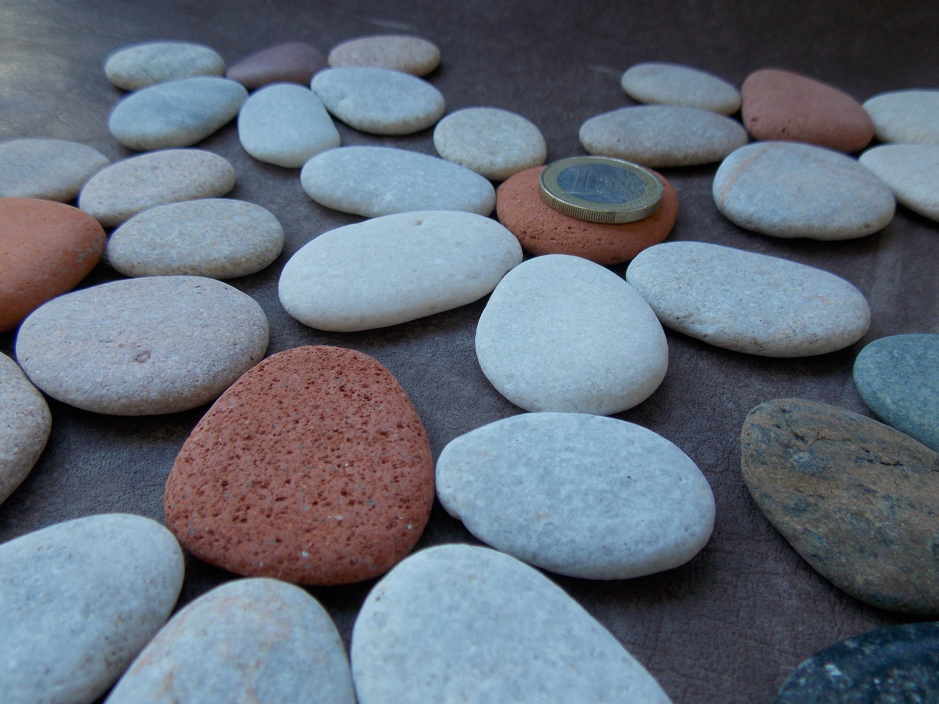 50 Flat Smooth Oval & round Colourful beach stones for pebble | Etsy