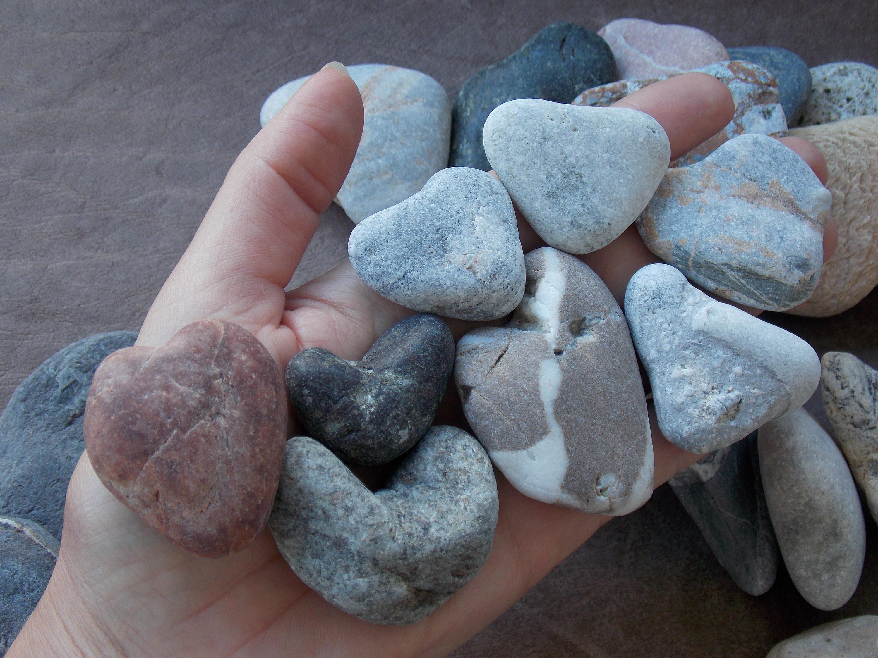 50 Big love stones Natural heart shaped sea rocks Beach | Etsy