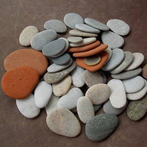 50 Flat Smooth Oval & Round Colourful Beach Stones for Pebble Art and ...