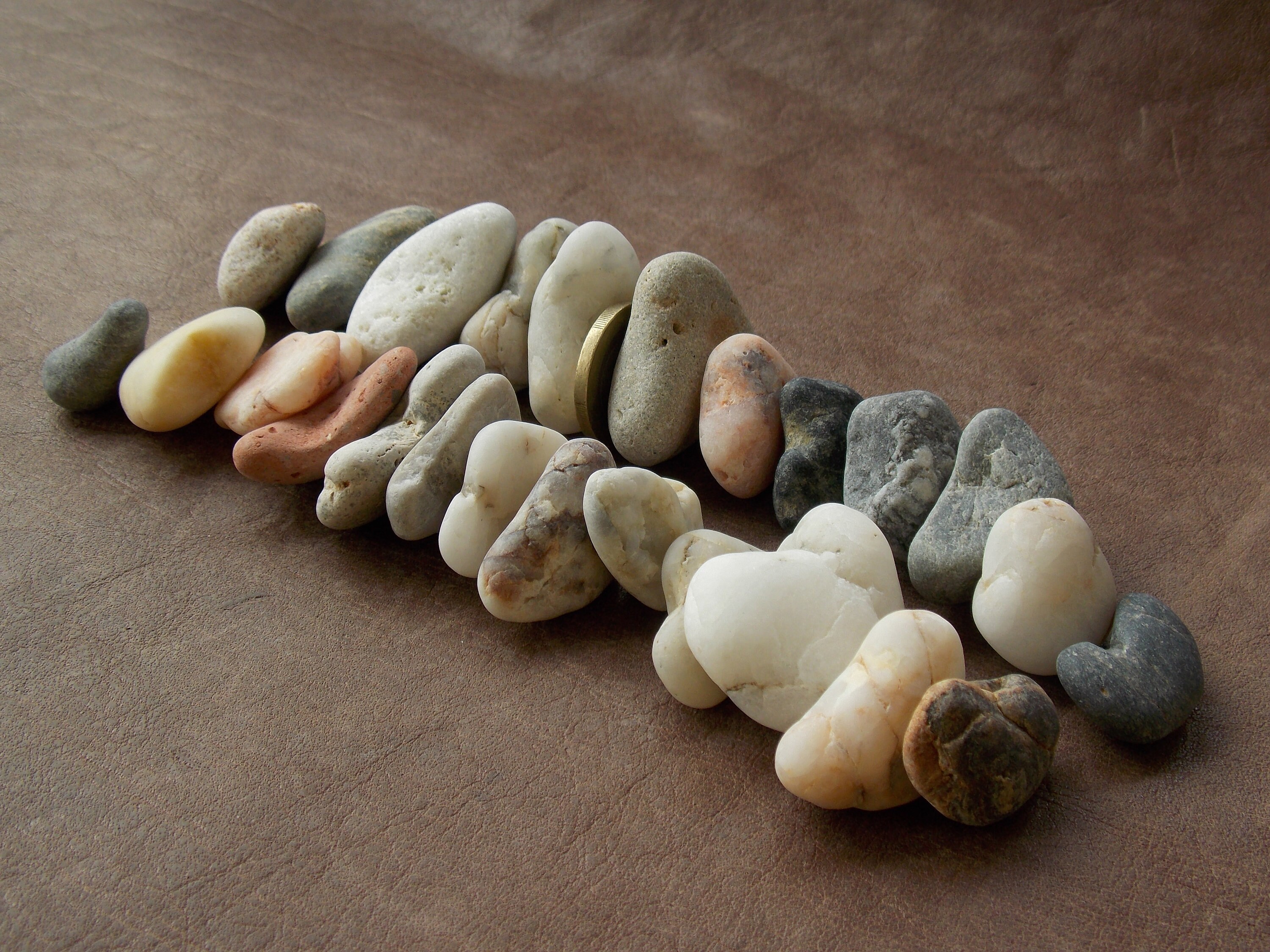 25 Small natural heart shaped beach stones for pebble art | Etsy