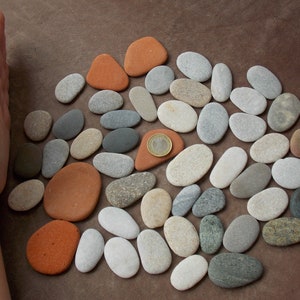50 Flat Smooth Oval & Round Colourful Beach Stones for Pebble Art and ...