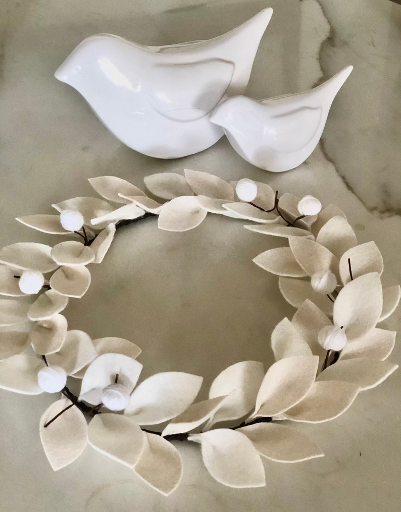 Contemporary Modern Felt Farmhouse Wreath With Yarn Ball - Etsy