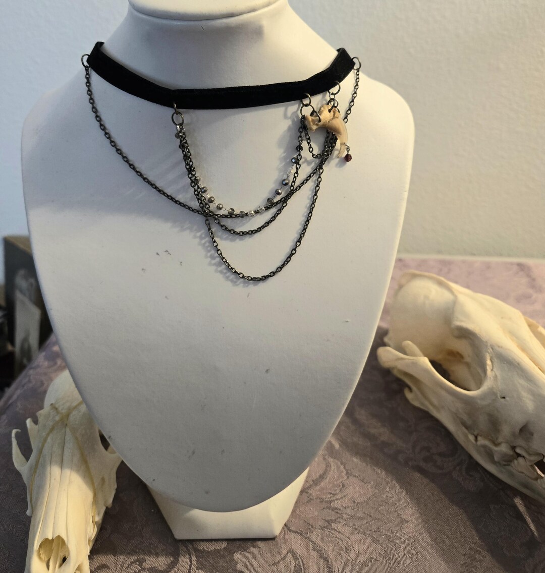 Hunter Huntress Gothic Bobcat Claw Garnet Choker - Etsy