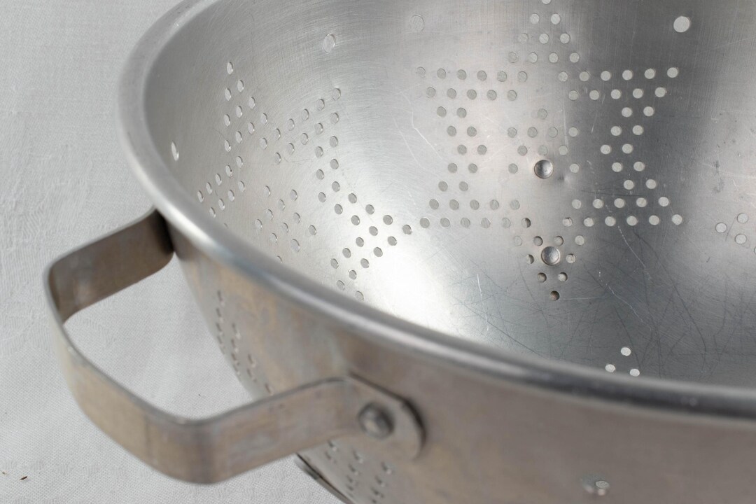Vintage Aluminum Colander; Metal Strainer With Star Cutouts - Etsy
