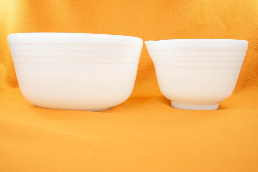 Vintage White Mixing Bowl Set by Pyrex; Set of Two Milk Glass Bowls - Etsy