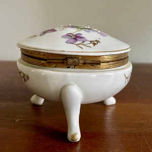 Vintage Limoge Style Footed Hinged Trinket Box Purple Violets Forget Me ...