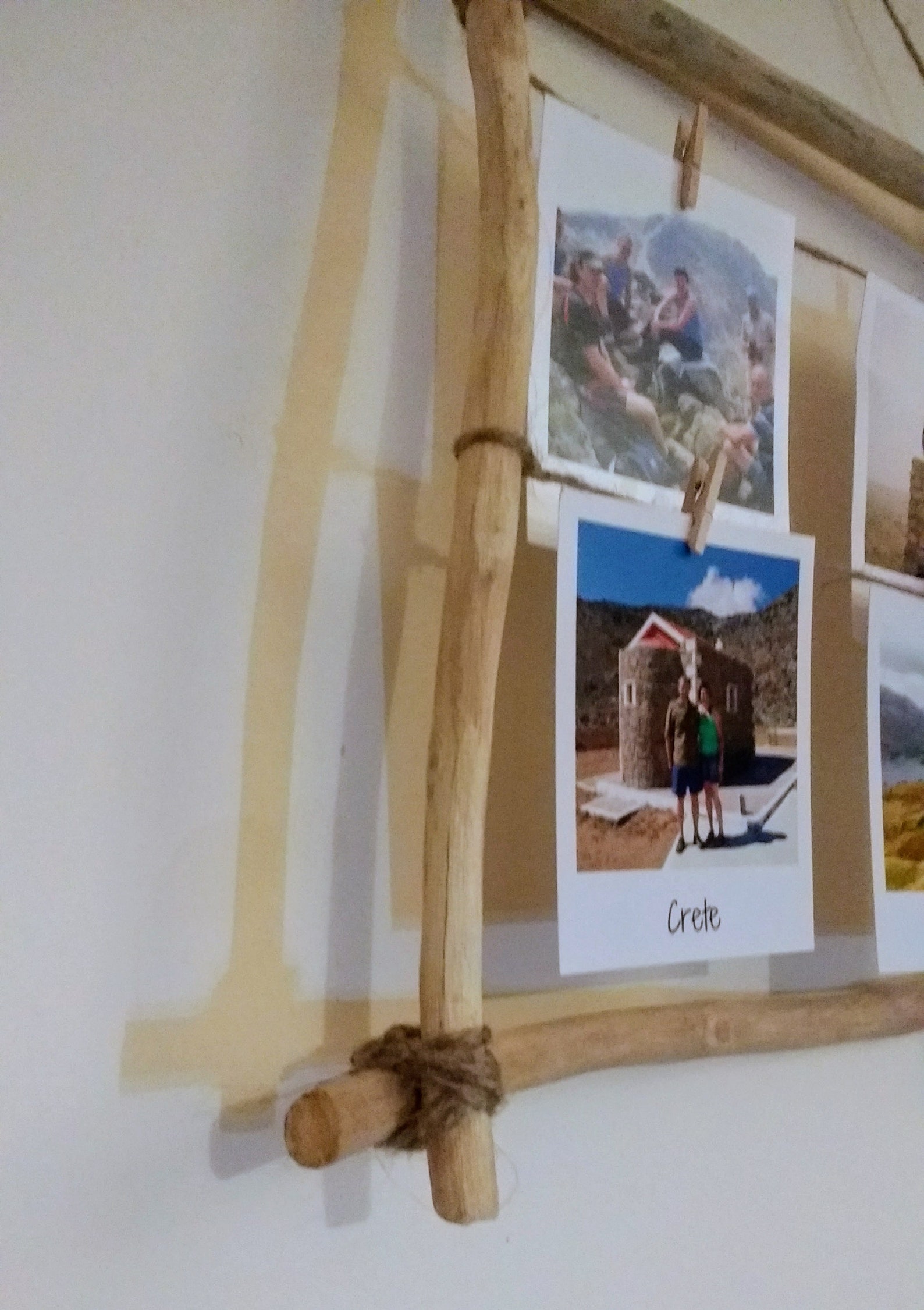 Driftwood Photo Frame Farmhouse Peg and String Photo Display | Etsy UK