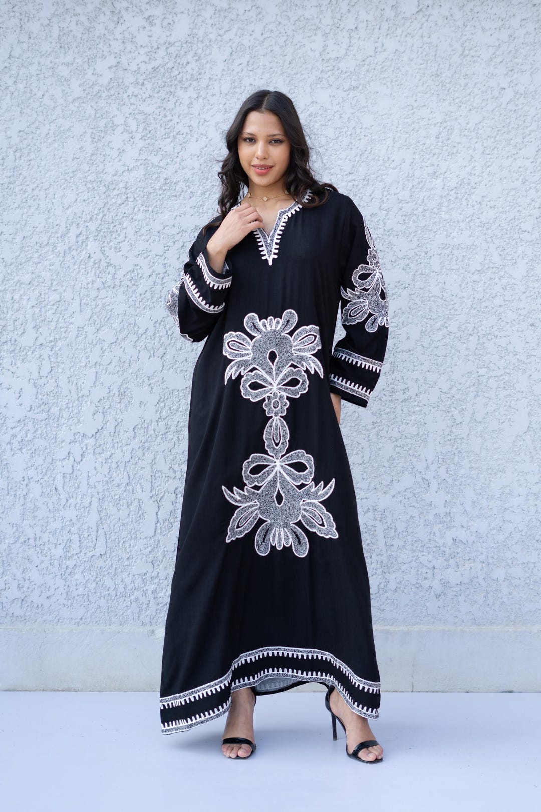 Luxurious Black Embroidered Caftan, Linen Summer Caftan, Chic Caftan ...