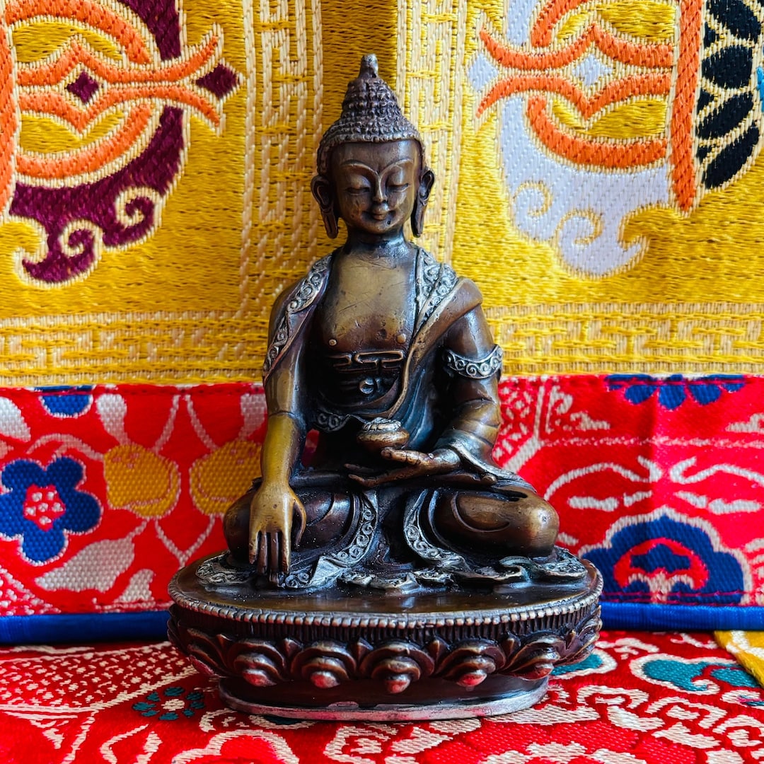 Tibetan Buddhist Statue, Buddha Shakya Muni, Meditating, Peaceful ...