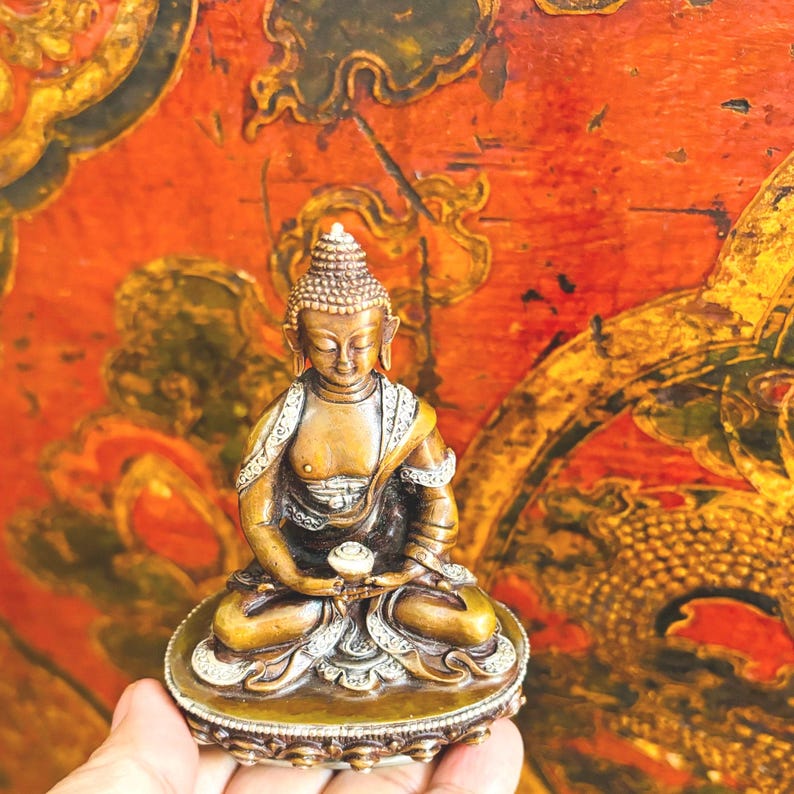 Tibetan Buddhist Statue, Buddha Shakya Muni, Meditating, Peaceful ...