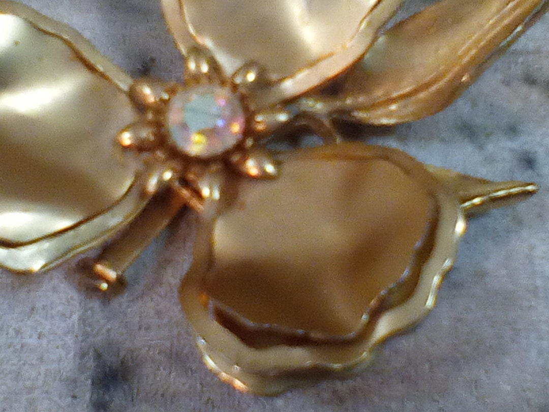 Gold Tone Flower With Raised Petals and Large Faceted Crystal in the ...