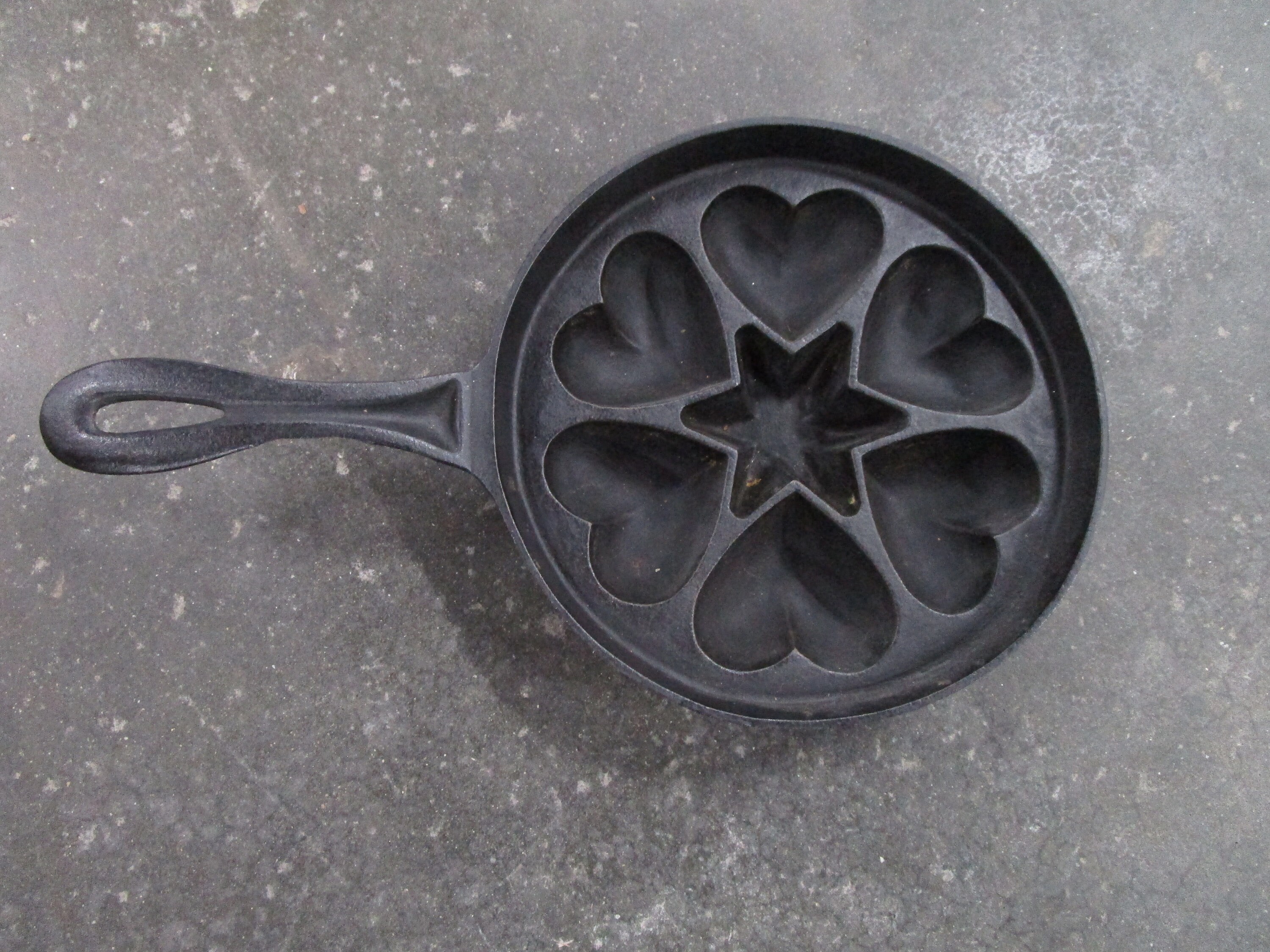 Cast Iron Hearts and Star Baking Pan Skillet | Etsy