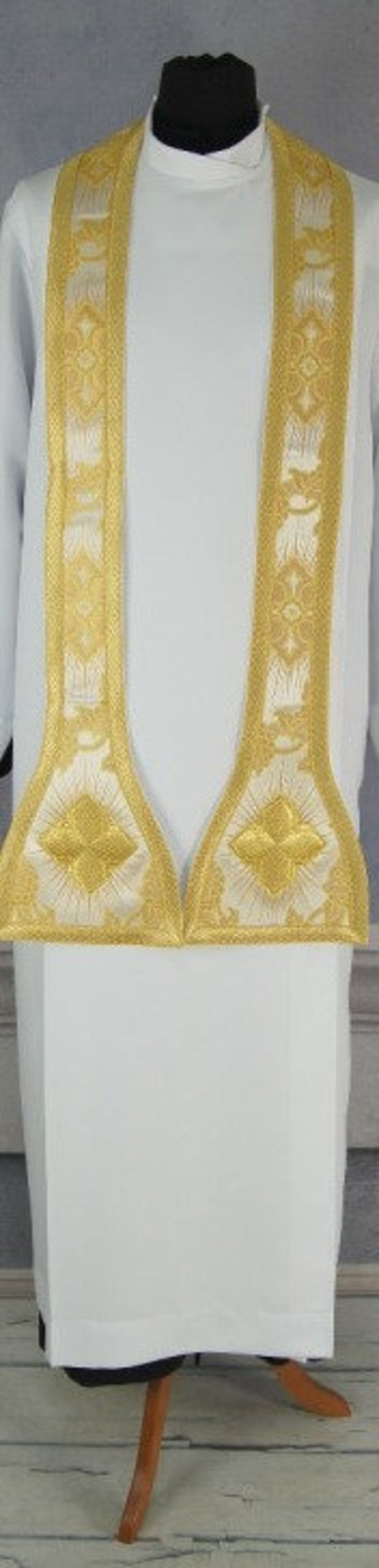 Roman Style Fiddleback Chasuble With a Maniple Burse and - Etsy
