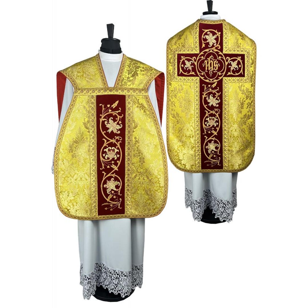 Roman Style Fiddleback Chasuble With a Maniple, Burse and Chalice Veil ...