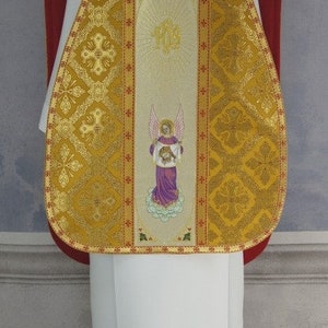 Roman Style Fiddleback Chasuble With a Maniple, Burse and Chalice Veil ...