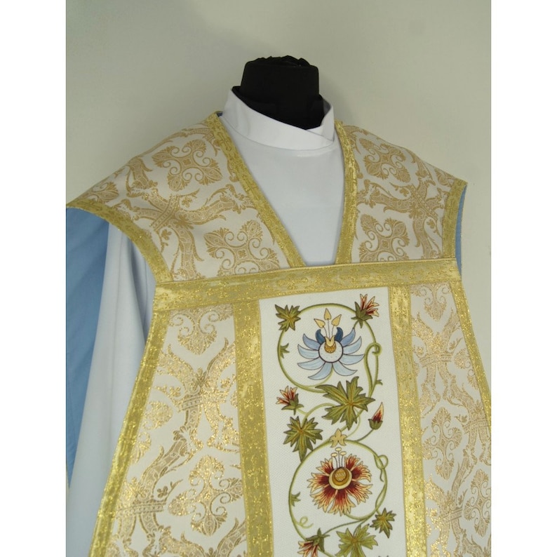 Roman Style Fiddleback Chasuble With a Maniple Burse and - Etsy
