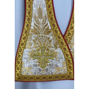 Roman Style Fiddleback Chasuble With a Maniple, Burse and Chalice Veil ...