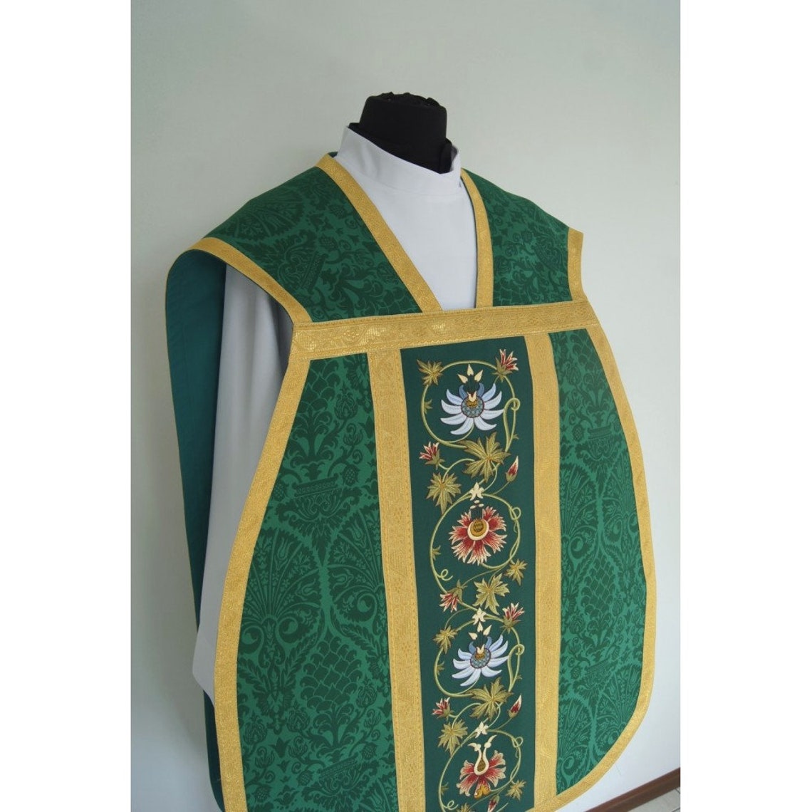 Roman Style Fiddleback Chasuble With a Maniple Burse and - Etsy