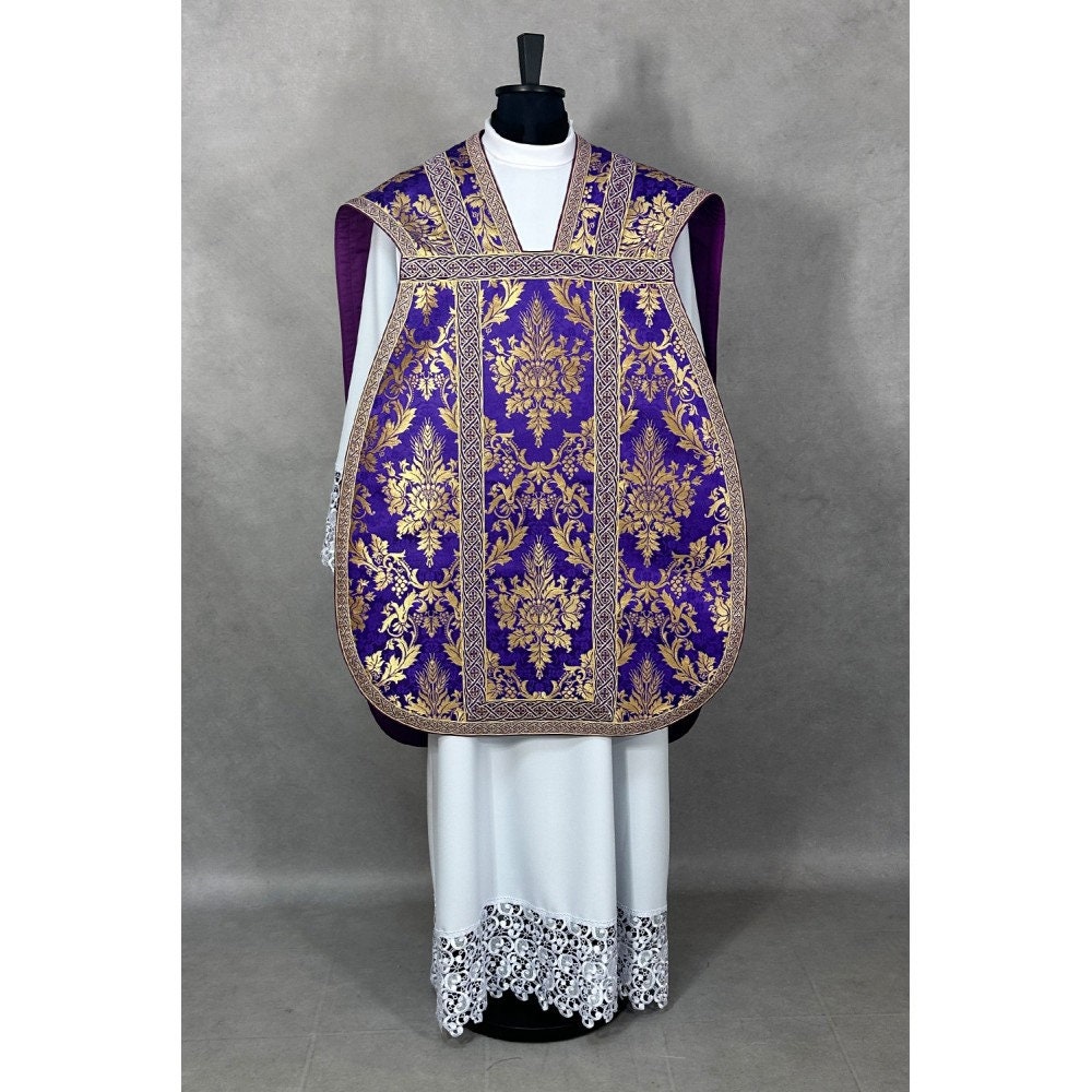 Roman Style Fiddleback Chasuble With a Maniple, Burse and Chalice Veil ...