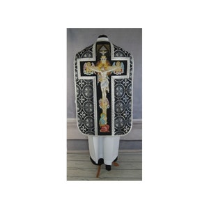 Roman Style Fiddleback Chasuble With a Maniple, Burse and Chalice Veil ...