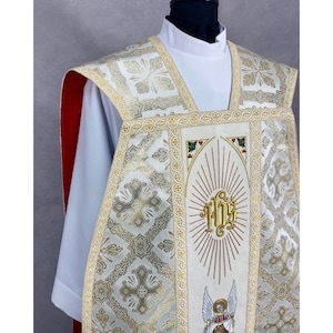 Roman Style Fiddleback Chasuble With a Maniple, Burse and Chalice Veil ...