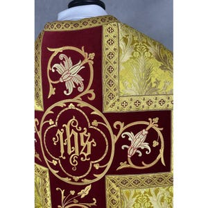 Roman Style Fiddleback Chasuble With a Maniple, Burse and Chalice Veil ...