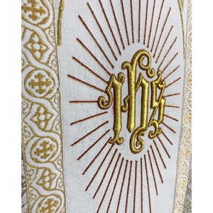 Roman Style Fiddleback Chasuble With a Maniple, Burse and Chalice Veil ...