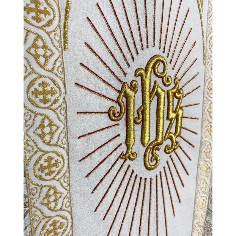 Roman Style Fiddleback Chasuble With a Maniple, Burse and Chalice Veil ...