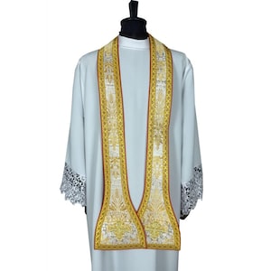 Roman Style Fiddleback Chasuble With a Maniple, Burse and Chalice Veil ...