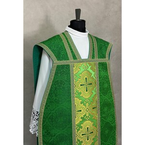 Roman Style Fiddleback Chasuble With a Maniple, Burse and Chalice Veil ...