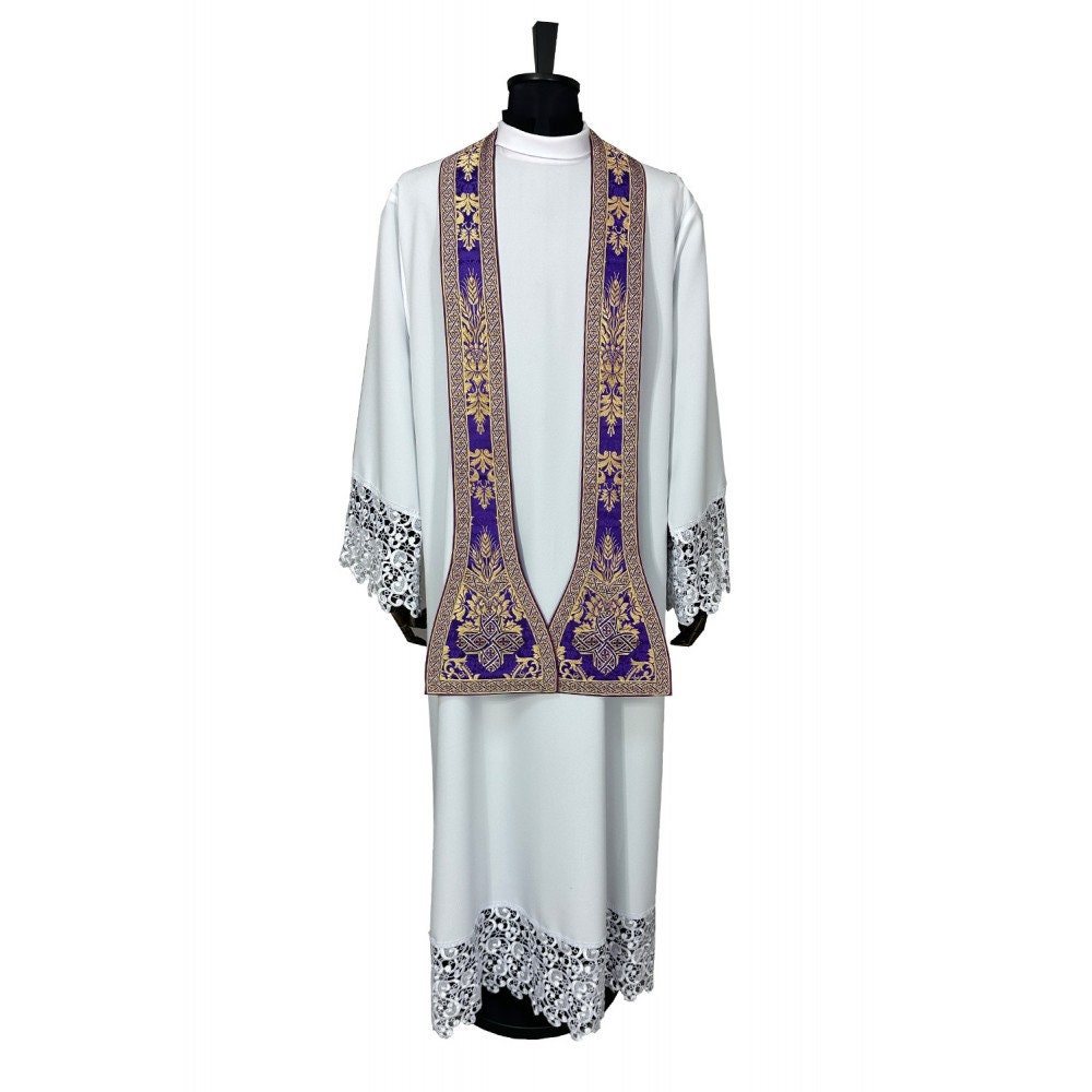 Roman Style Fiddleback Chasuble With a Maniple, Burse and Chalice Veil ...