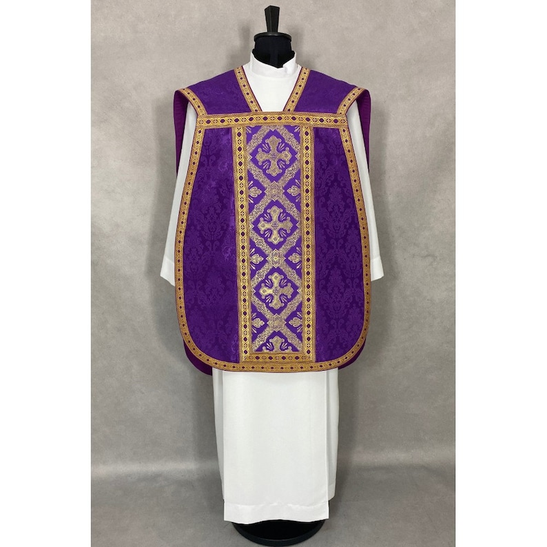 Traditional Roman Style Chasuble With a Maniple, Burse and Chalice Veil ...