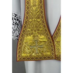 Roman Style Fiddleback Chasuble With a Maniple, Burse and Chalice Veil ...