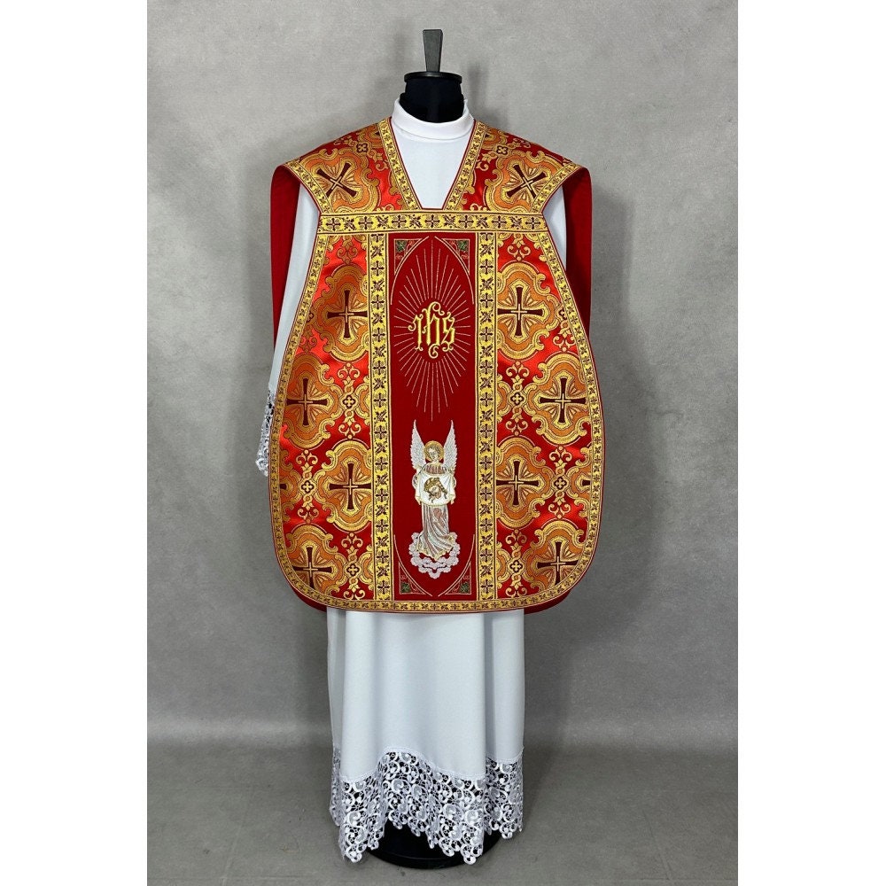Roman Style Fiddleback Chasuble With a Maniple, Burse and Chalice Veil ...