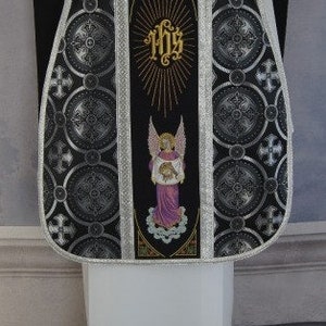 Roman Style Fiddleback Chasuble With a Maniple, Burse and Chalice Veil ...