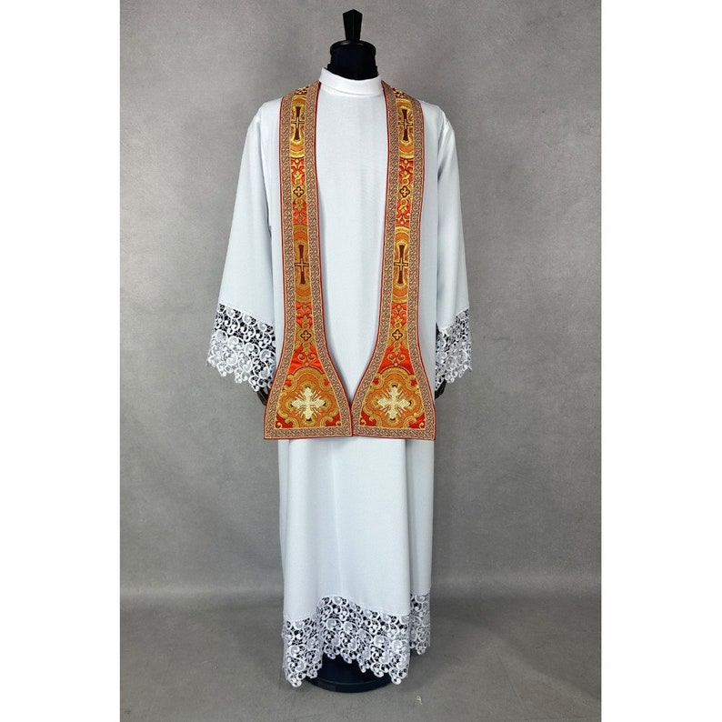 Roman Style Fiddleback Chasuble With a Maniple, Burse and Chalice Veil ...