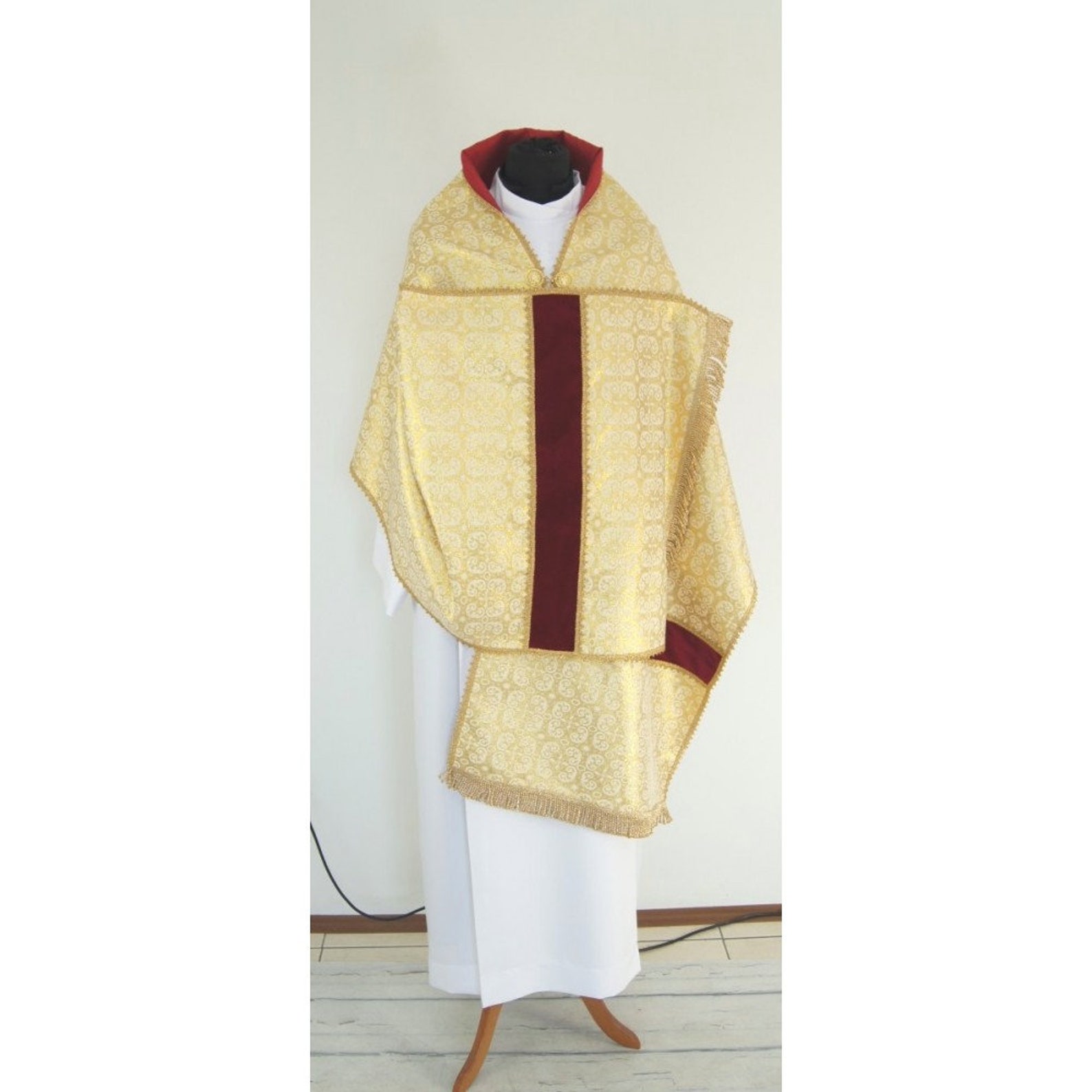 Humeral Veil Lamb of God , Vestments for Priest, Liturgical Chasuble ...